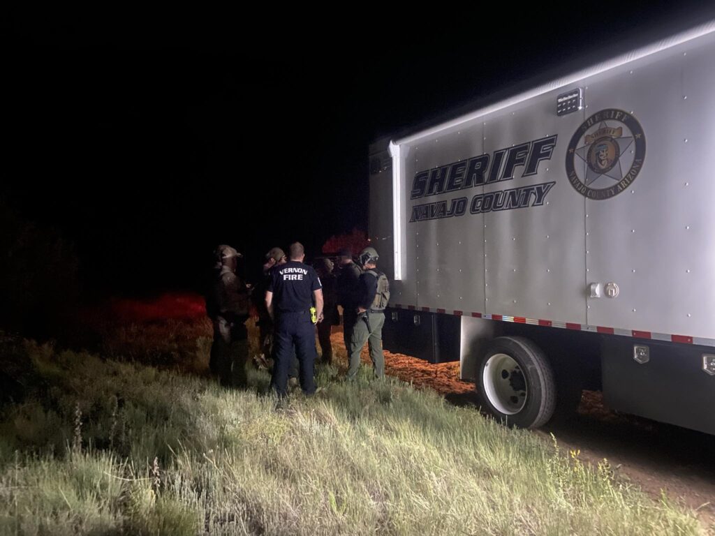 AZDPS SWAT Team Shoots Suspect After Armed Standoff In Apache County ...